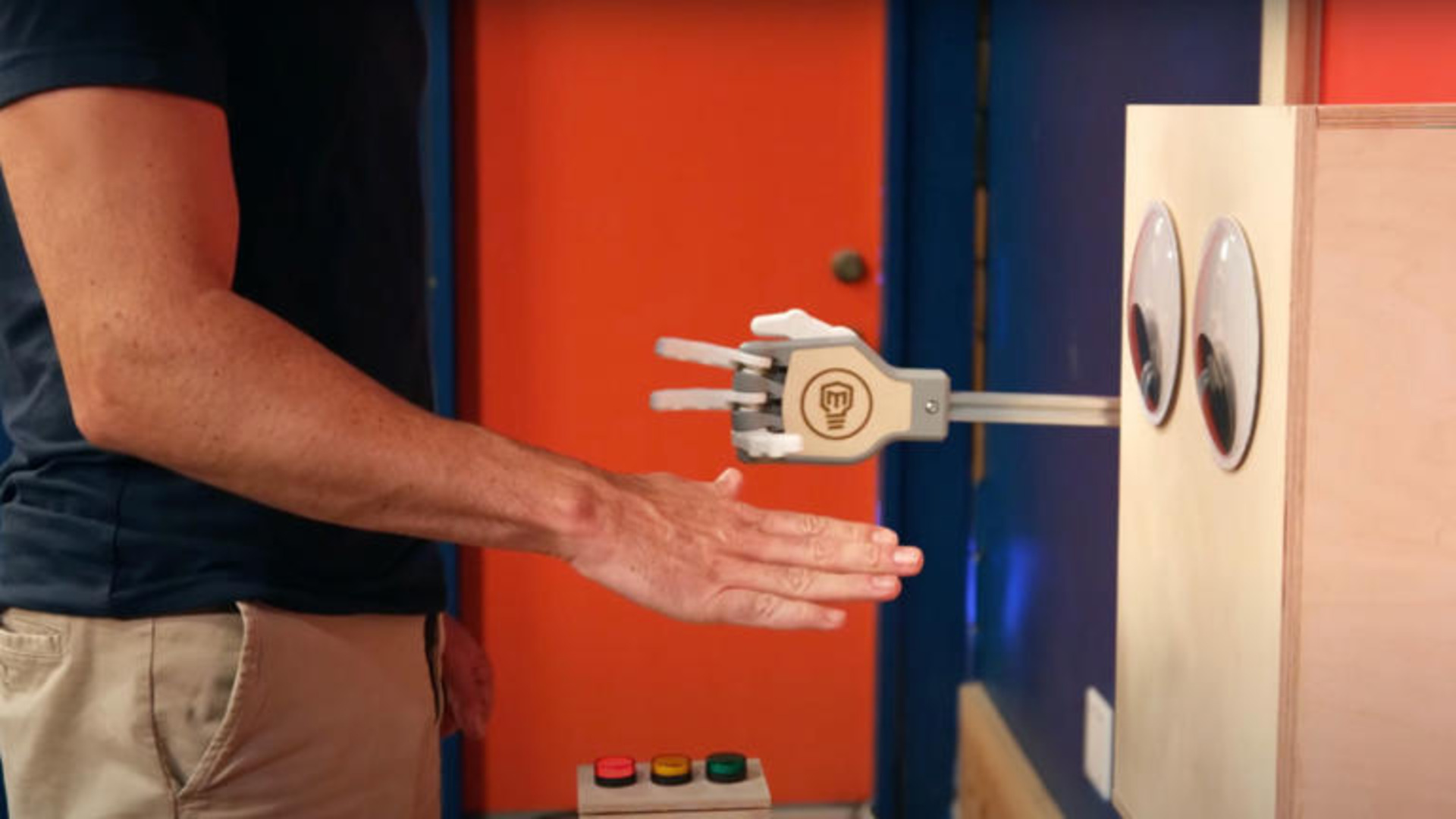 شانس برنده شدن در برابر ربات سنگ، کاغذ، قیچی صفر درصد است